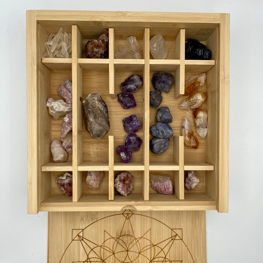 What is Crystal Gridding and How to use a Crystal Grid? • Chalmers Gems